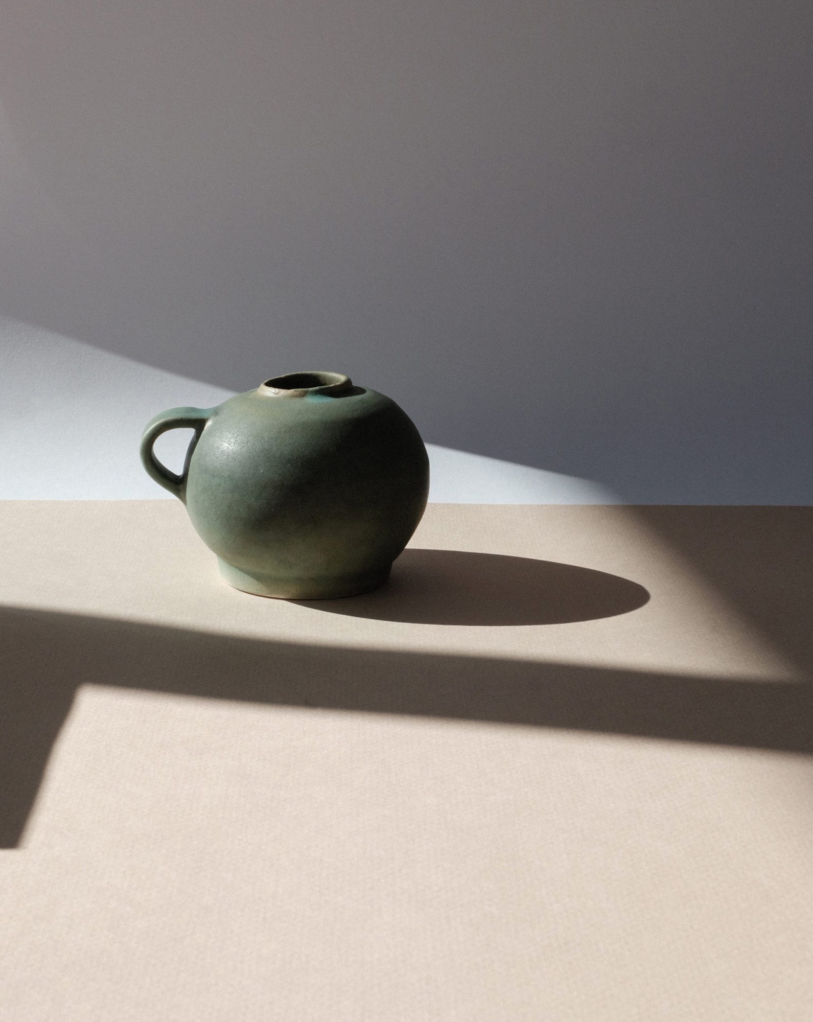 Talking to Miló Moire, performance artist. Naked body against social ...